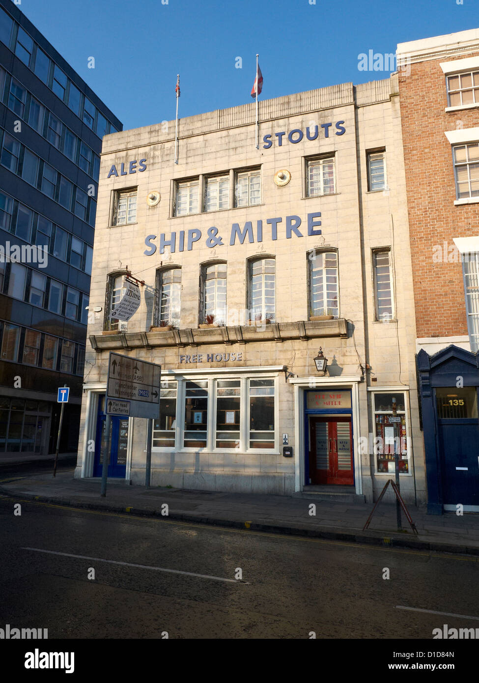 The mitre pub hi-res stock photography and images - Alamy