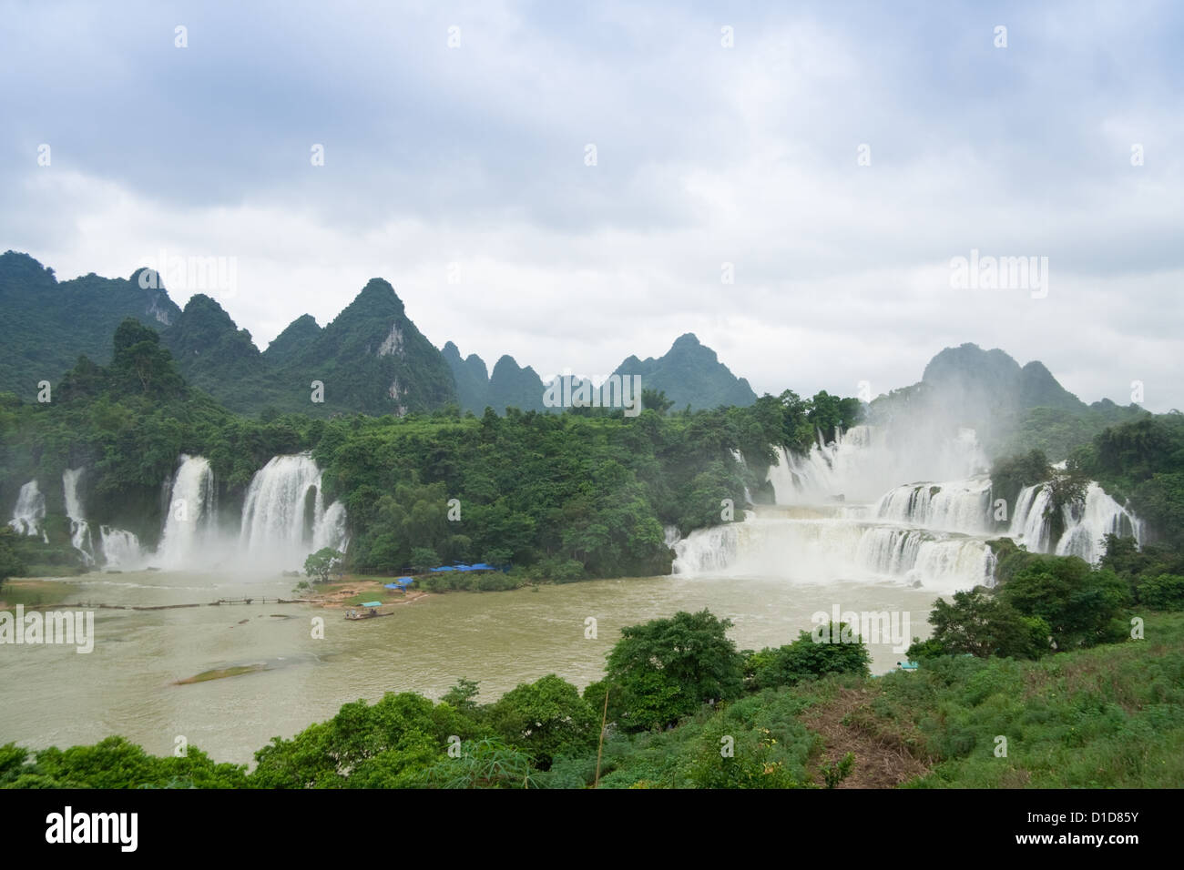 Detian Waterfall is in Daxin County, a border county of Nanning ...