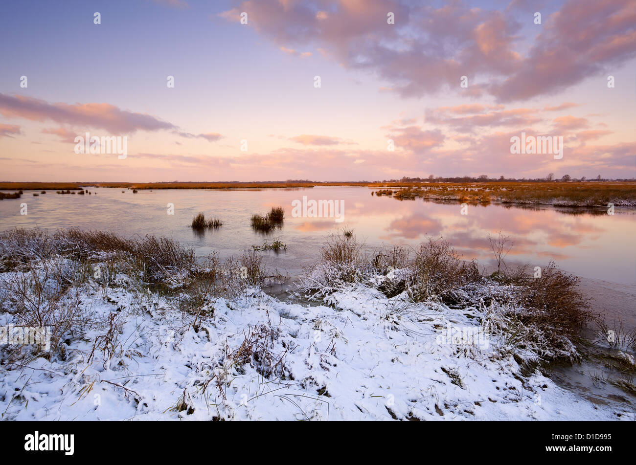Sunrise over winter lake hi-res stock photography and images - Alamy
