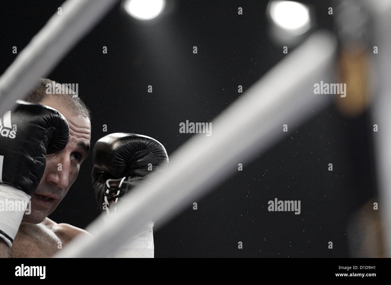 German boxer arthur abraham fights hi-res stock photography and images ...