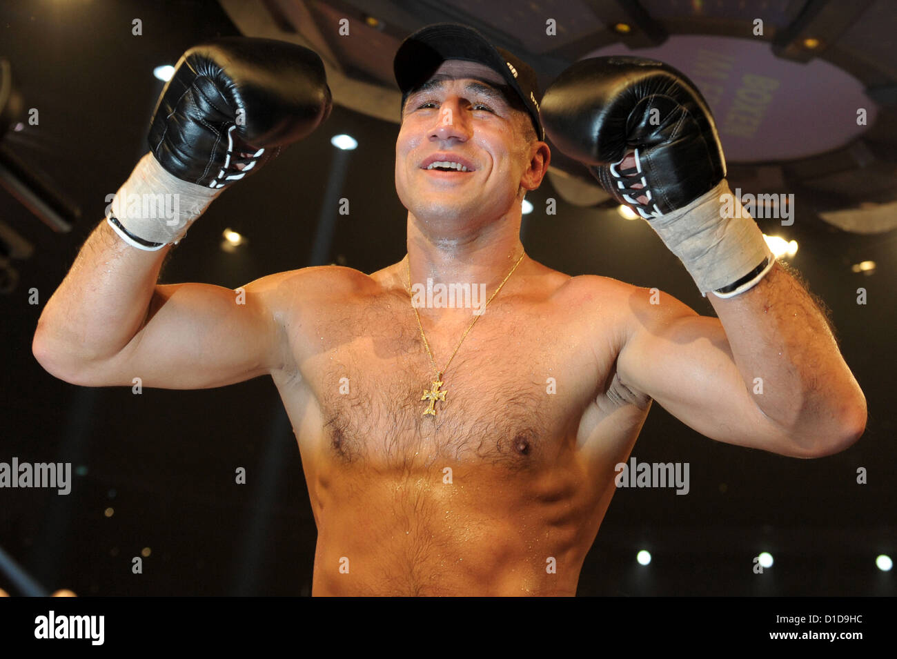 German Boxer and WBO champion in the super midleweight class Arthur ...
