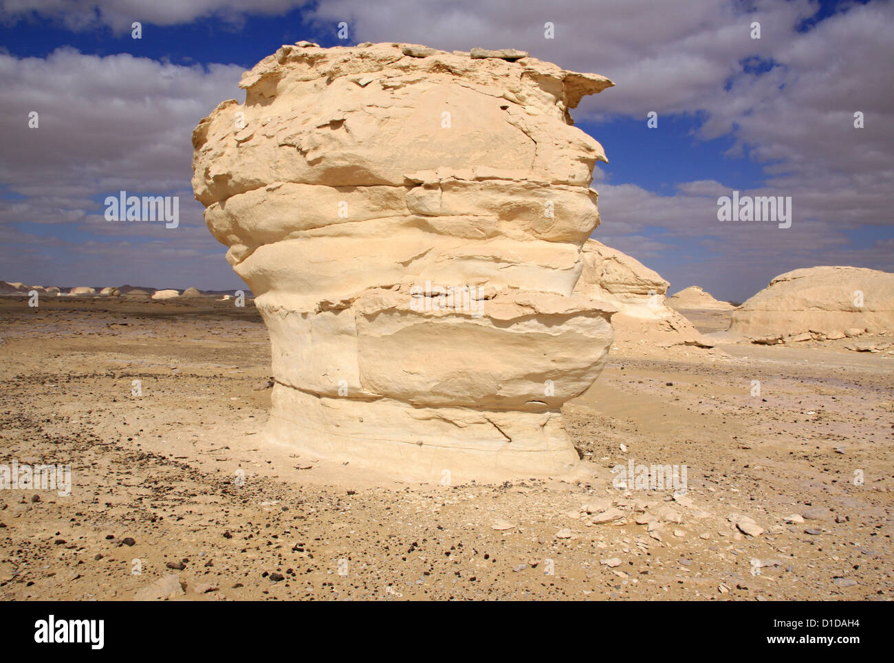 White desert egypt limestone hi-res stock photography and images - Alamy