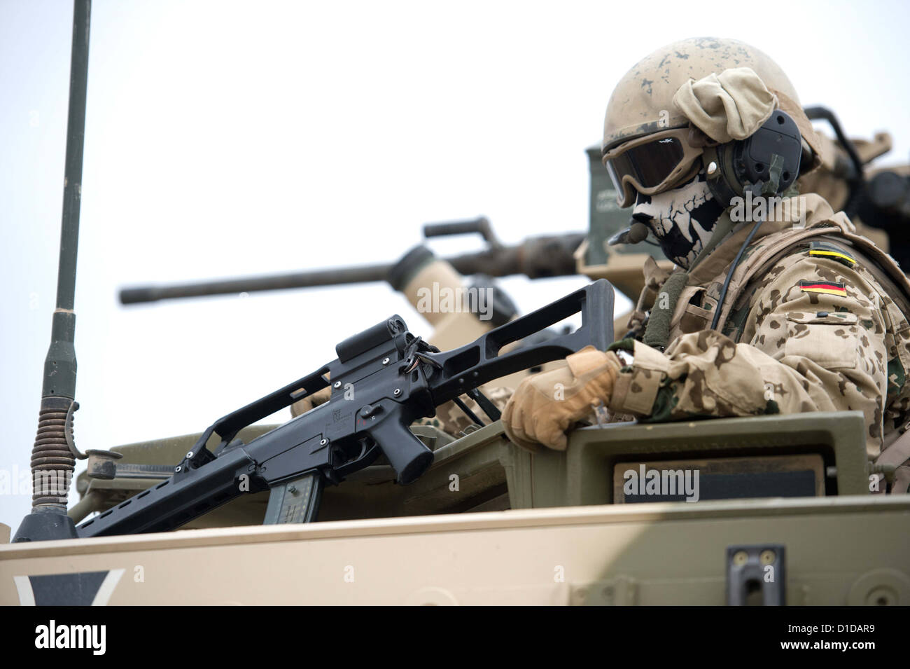 Soldier from the German Armed Forces wears a face mask against the cold ...