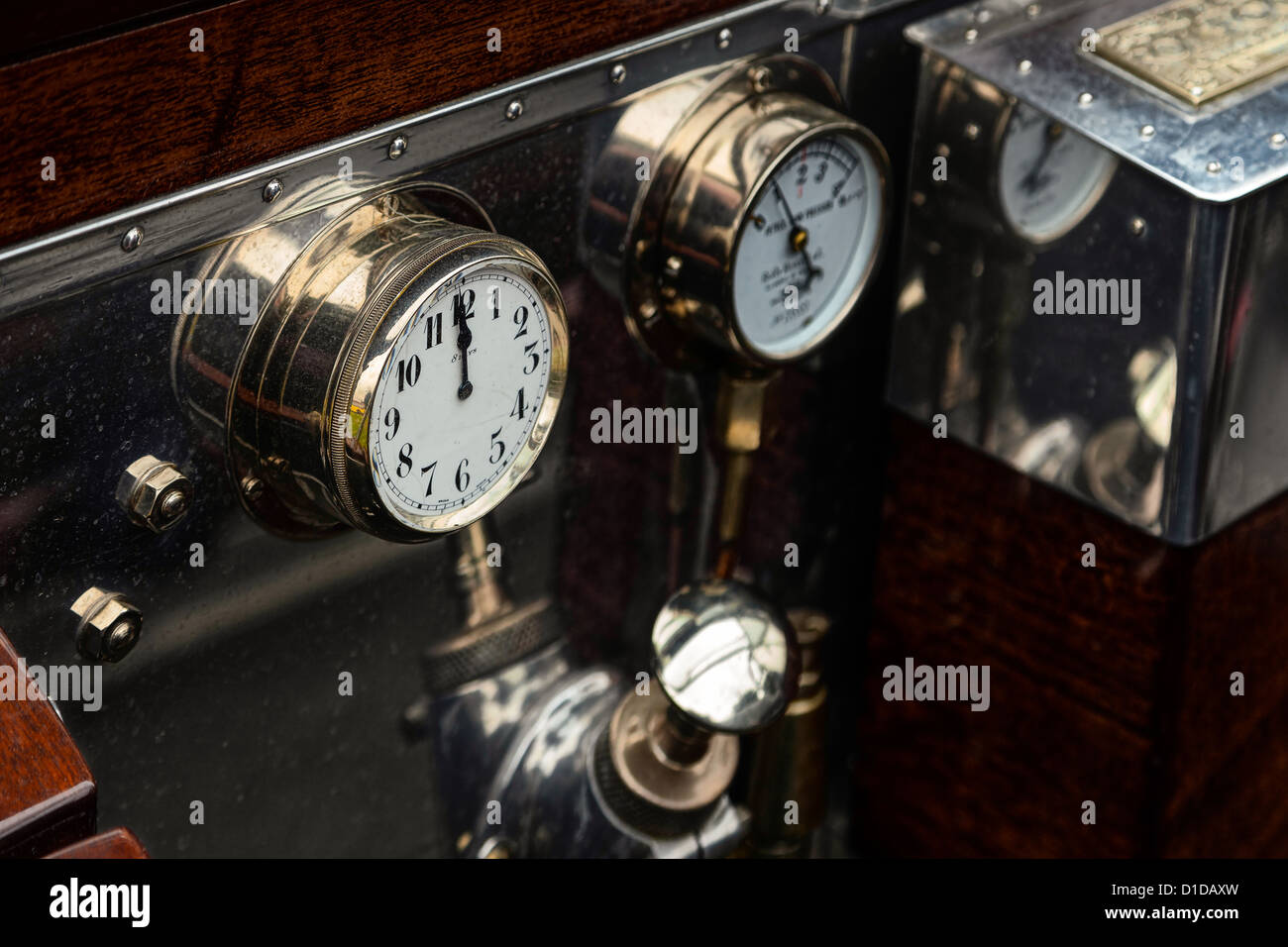 Rolls royce clock hi-res stock photography and images - Alamy