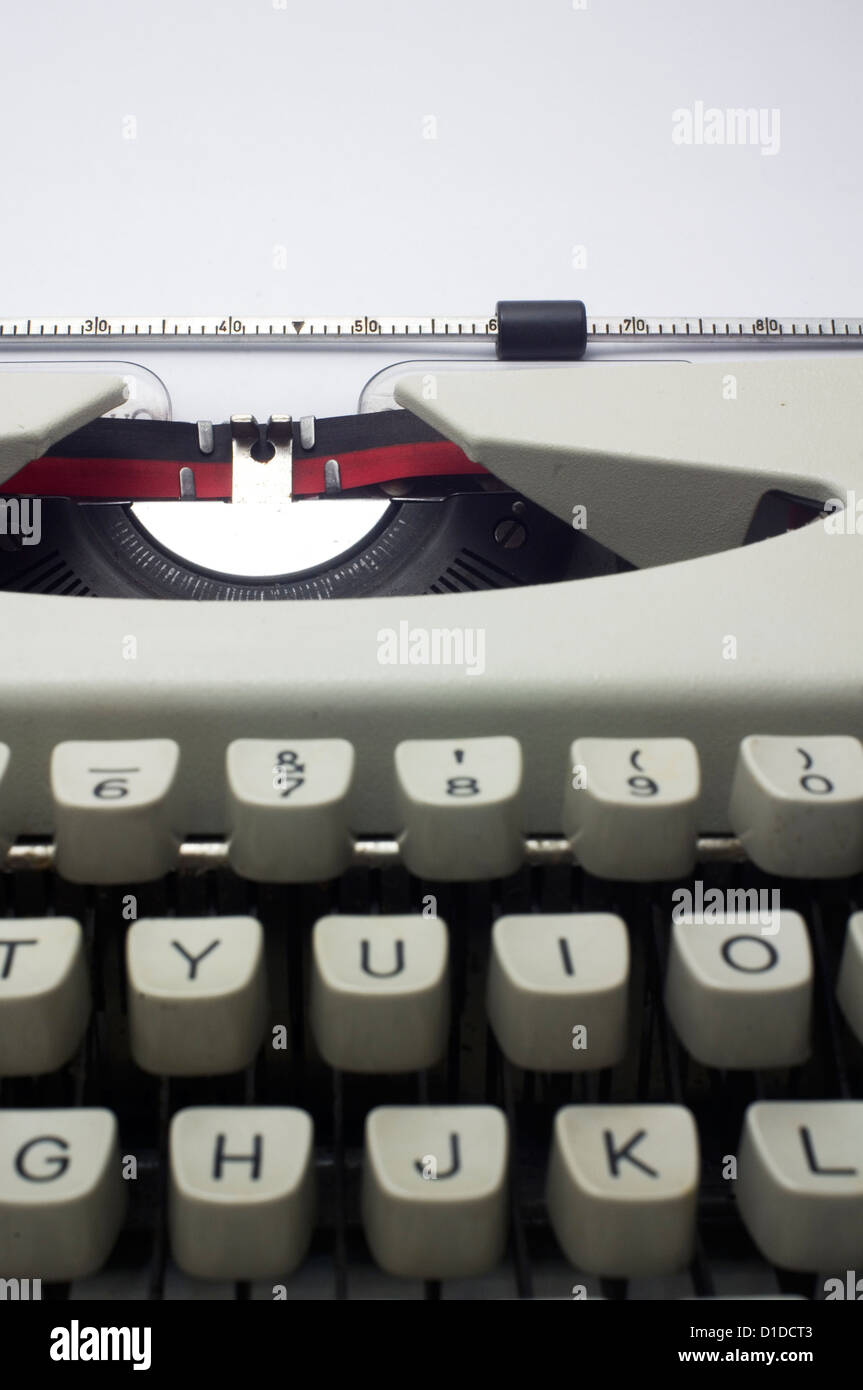 News reporter typing hi-res stock photography and images - Alamy