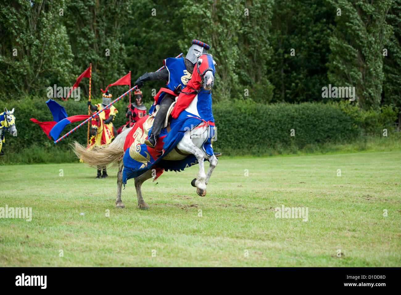 Knight charging battle hi-res stock photography and images - Alamy