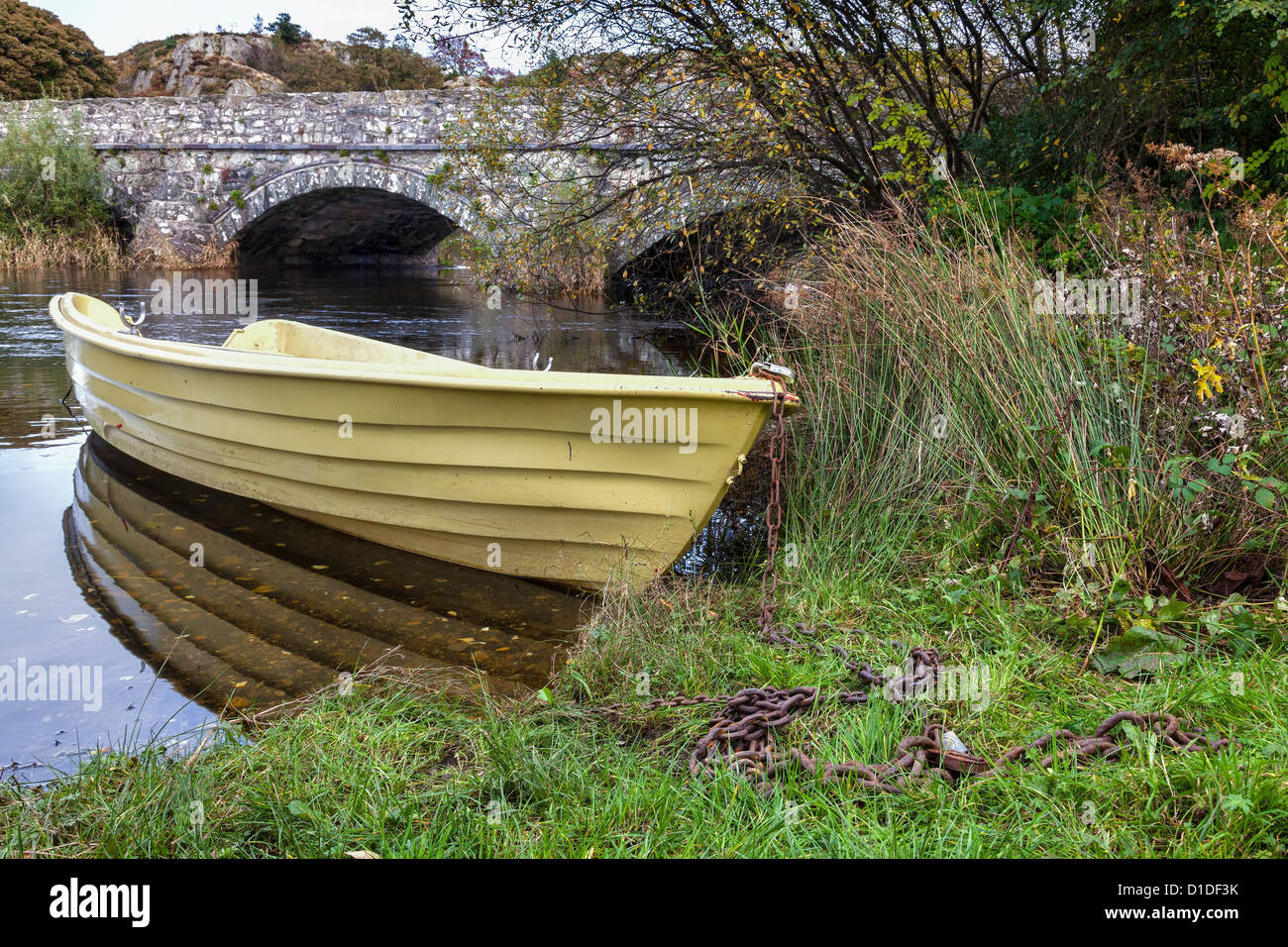 Yellow rowing boat Stock Photo - Alamy