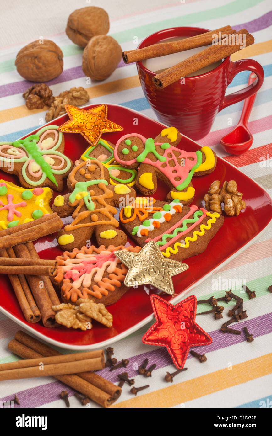 gingerbread on a red plate Stock Photo - Alamy