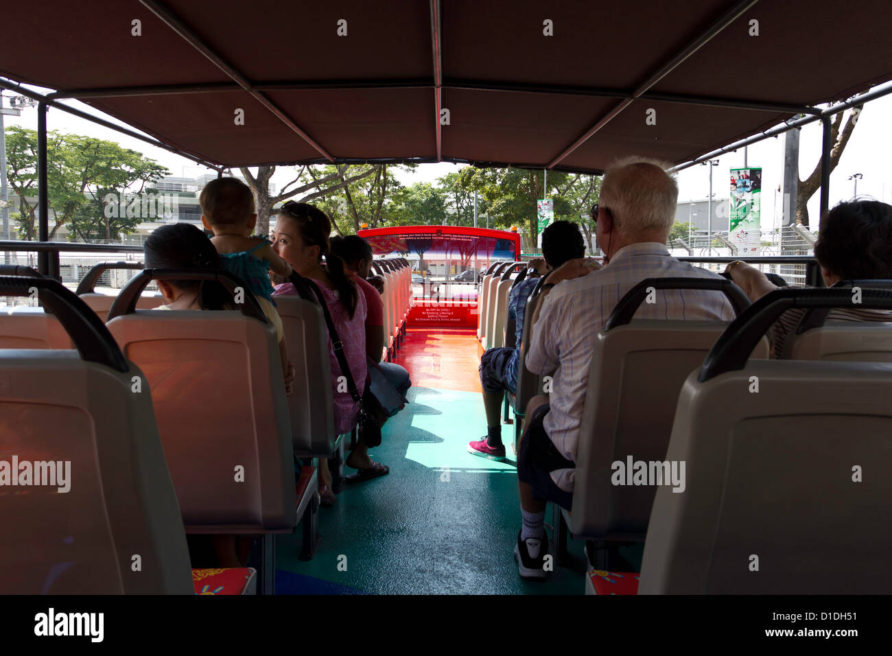 Singapore bus hippo hi-res stock photography and images - Alamy