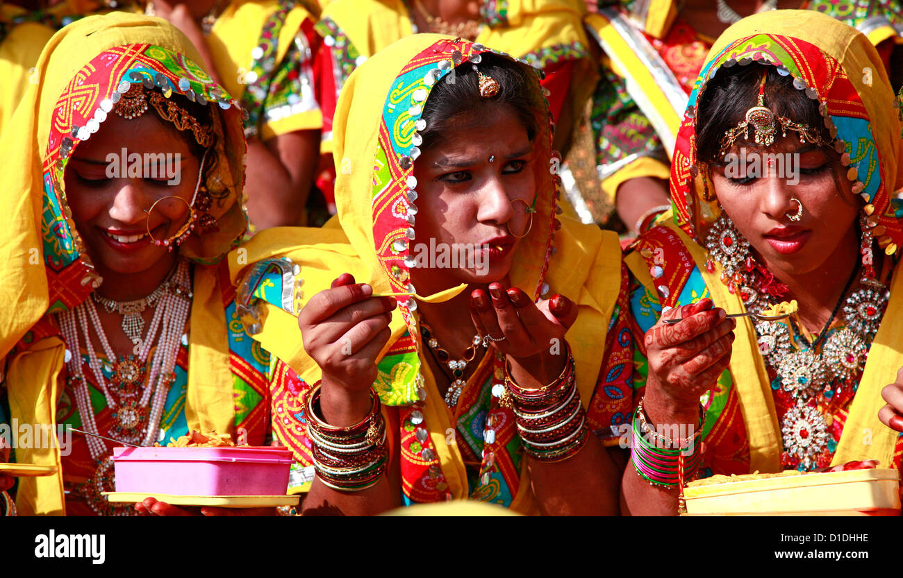 Indian Women In Traditional Dress Stock Photo - Alamy