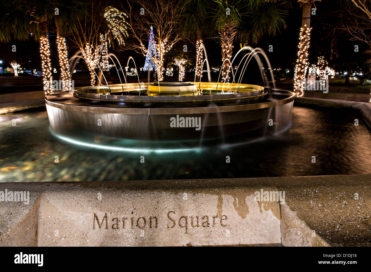 Fountain and lights in the square hi-res stock photography and images ...