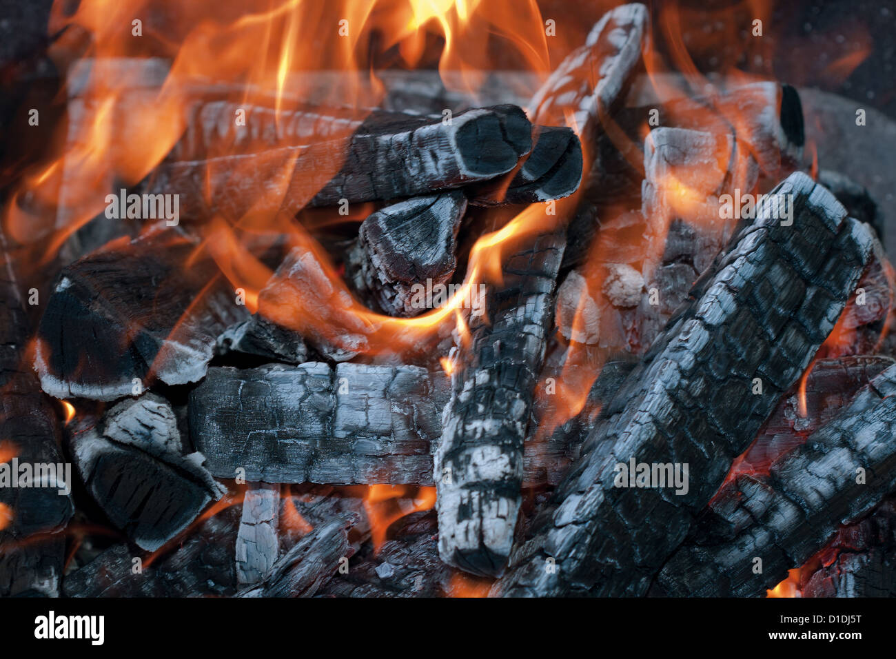 Middle of a wood fire with flames and glowing embers, close up Stock ...