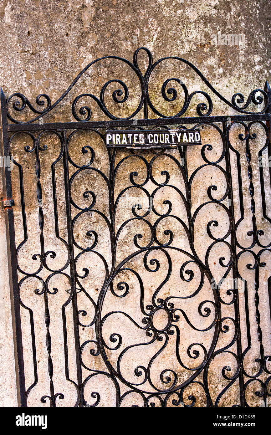 Pirates Courtyard in historic Charleston, South Carolina. The house is ...