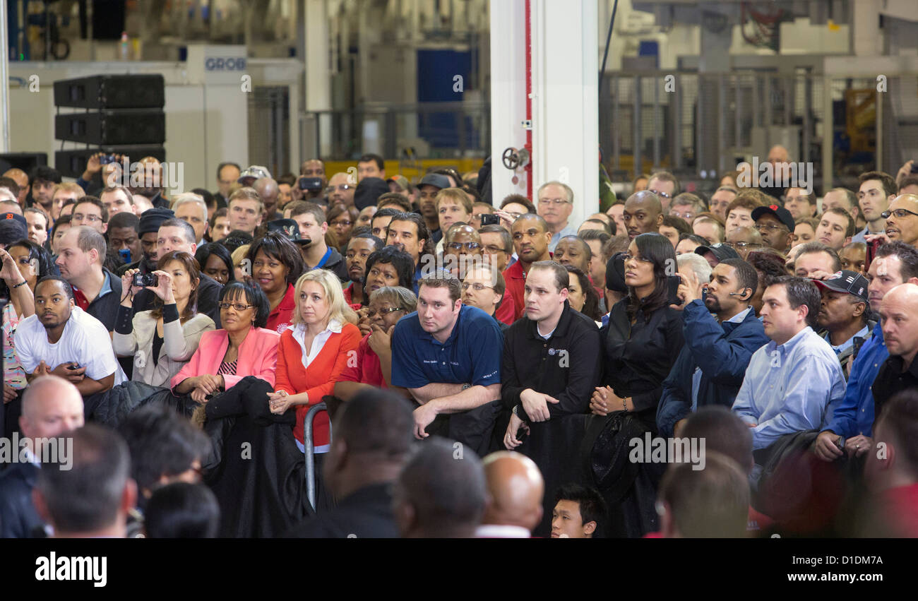 Factory crowd workers hi-res stock photography and images - Alamy