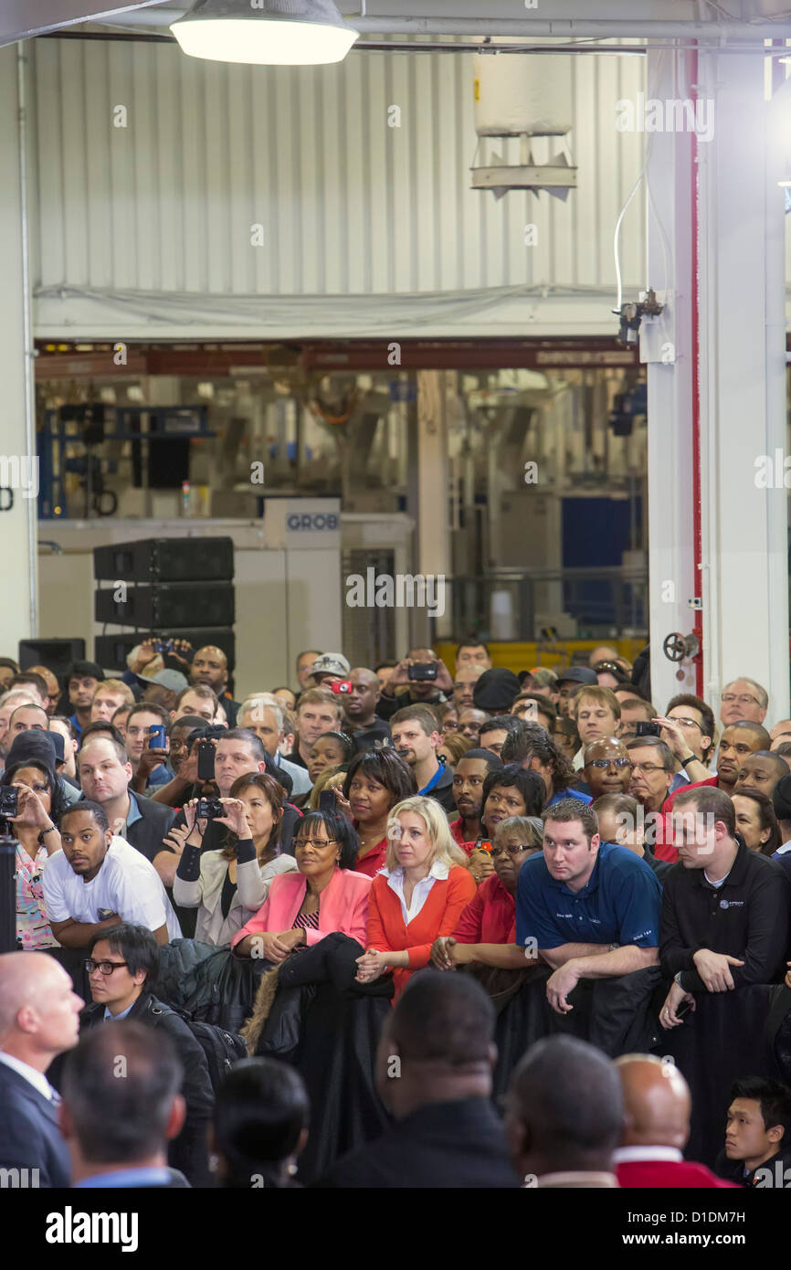 Factory crowd workers hi-res stock photography and images - Alamy