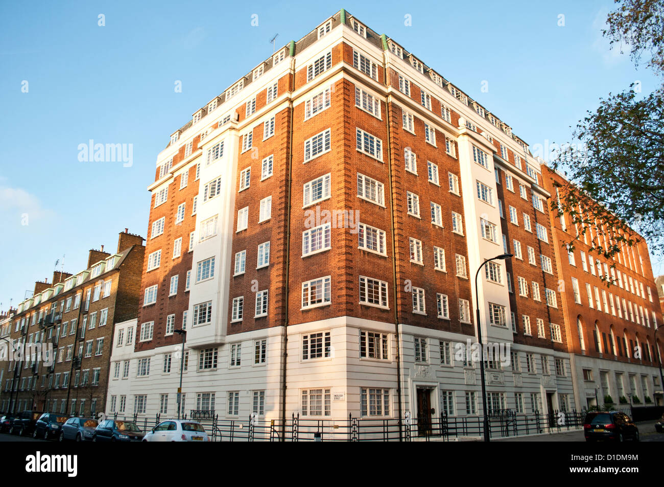 Old houses tavistock hi-res stock photography and images - Alamy