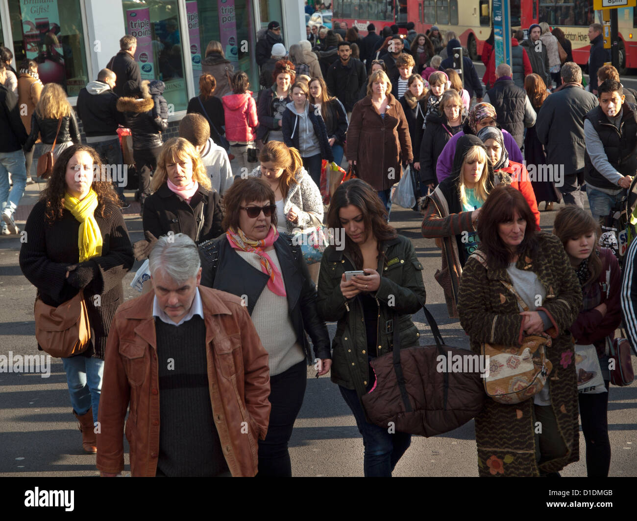 Crowds out Christmas shopping in central Brighton Stock Photo - Alamy
