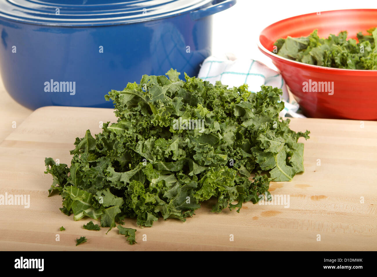 Kale leaves chopping board hi-res stock photography and images - Alamy