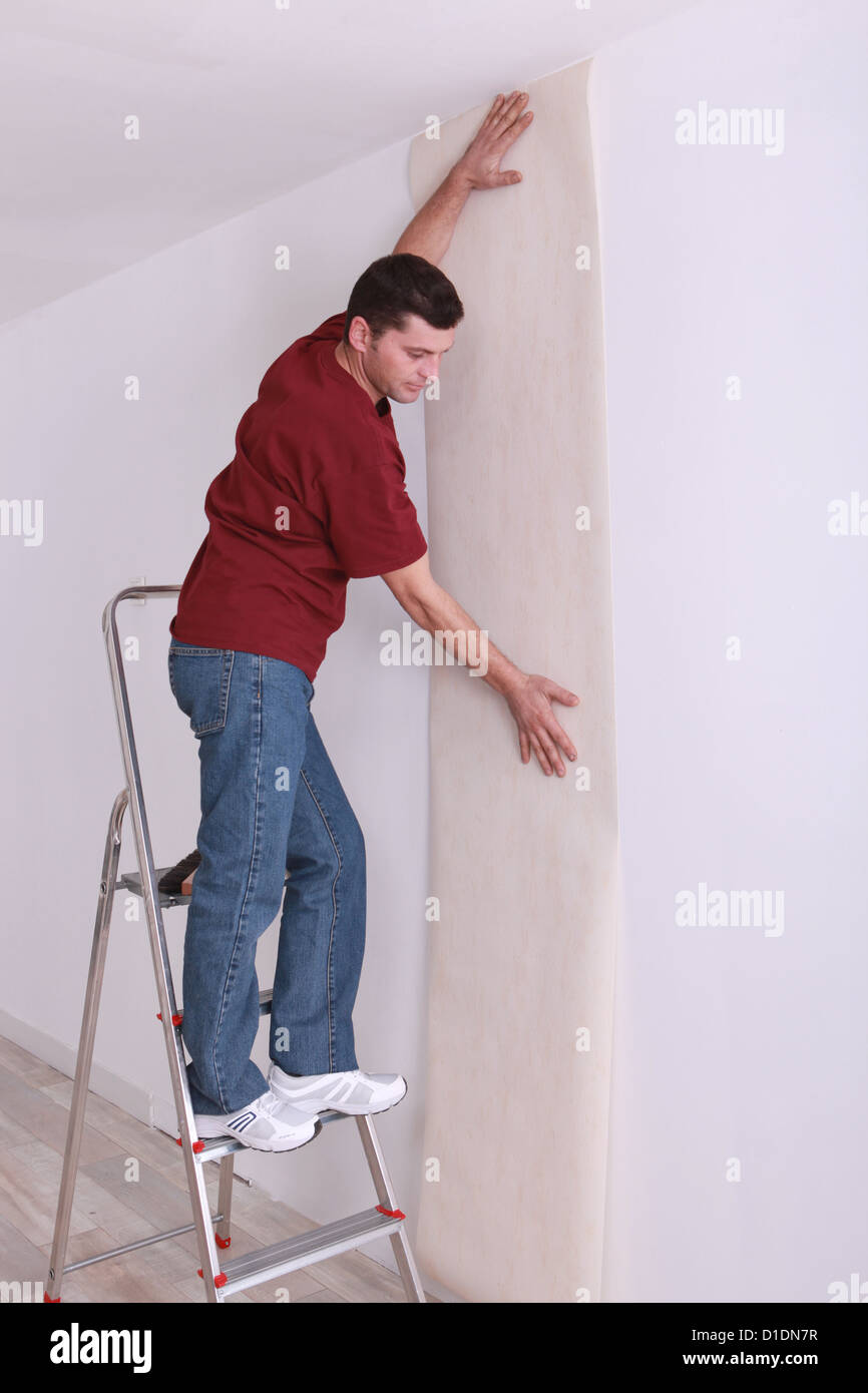 Man pasting wallpaper hi-res stock photography and images - Alamy