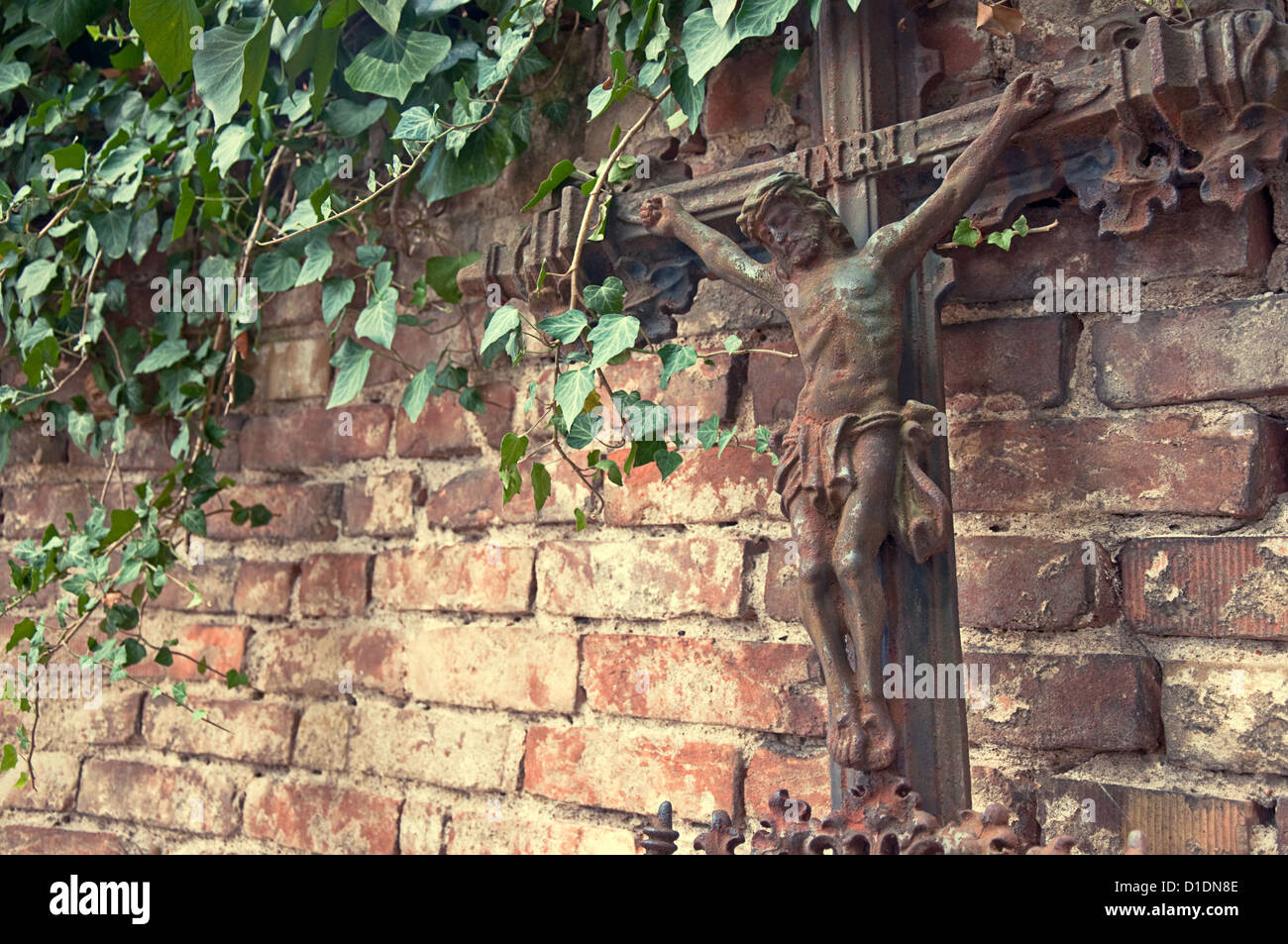 Crucifixion sculpture cemetery hi-res stock photography and images - Alamy