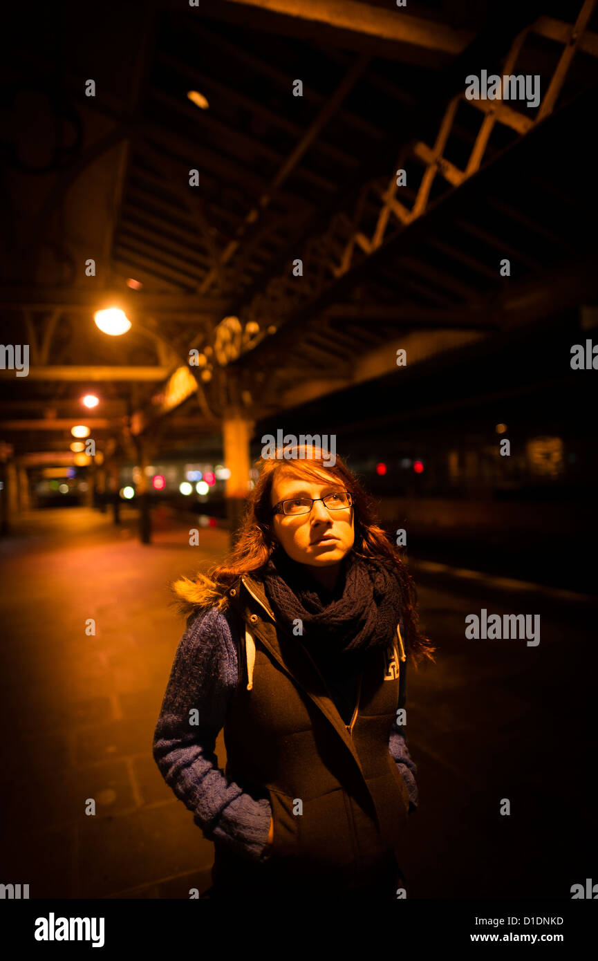 Woman alone and train hi-res stock photography and images - Alamy