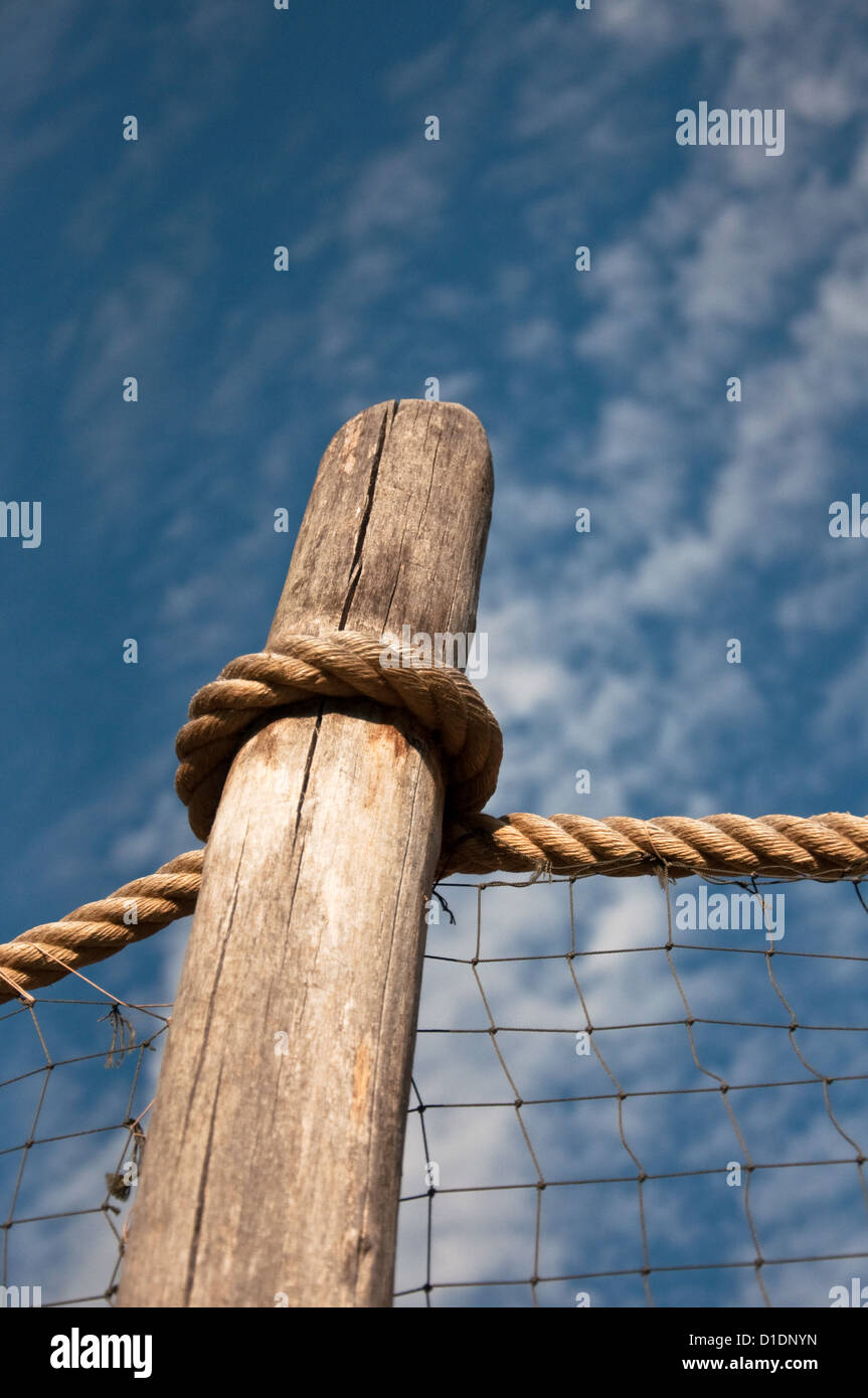 Ship rope and wooden post, against the blue sky Stock Photo - Alamy