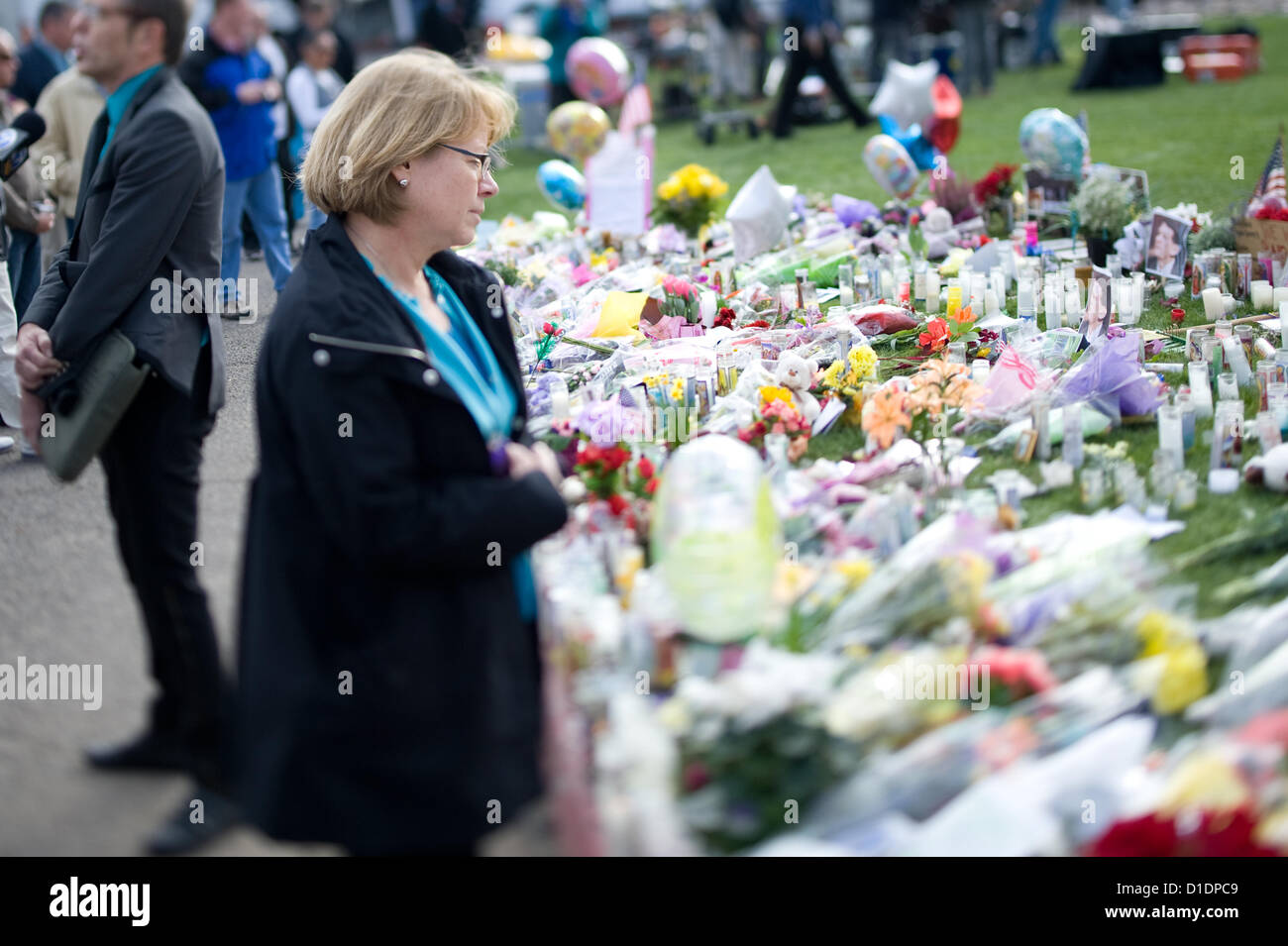 Jan. 10, 2011 - Tucson, Arizona, U.S - A memorial outside of University ...