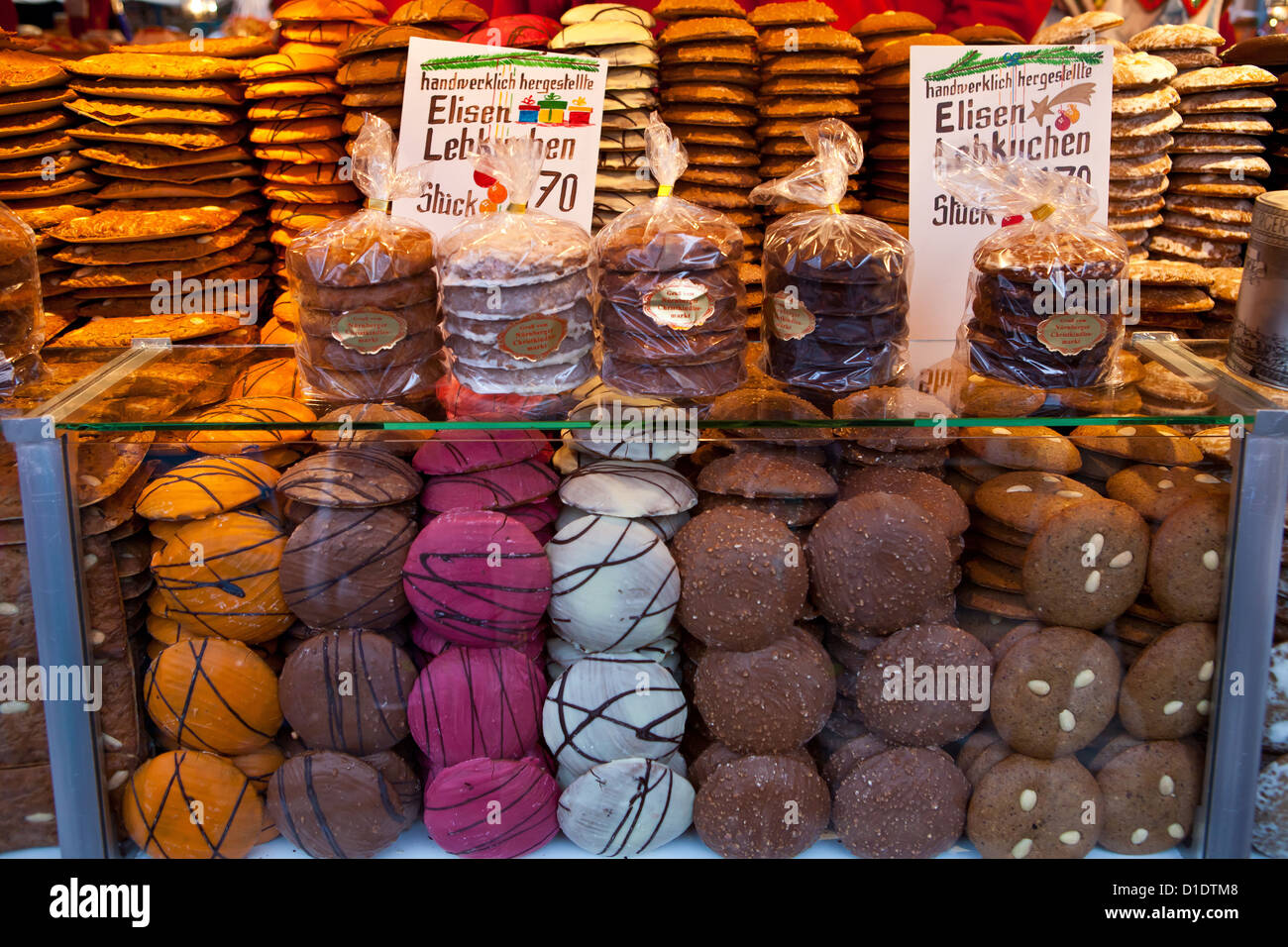 Lebkuchen stall,Nuremberg Christmas Market Stock Photo - Alamy