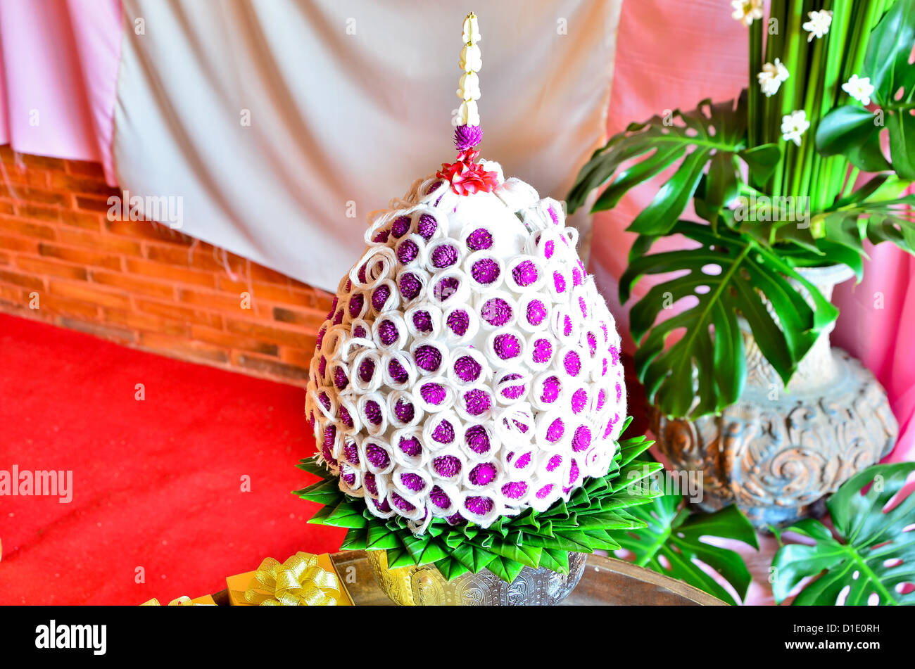 The wedding thread Stock Photo - Alamy