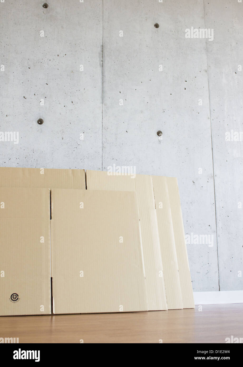 Concrete wall and cardboard boxes Stock Photo - Alamy