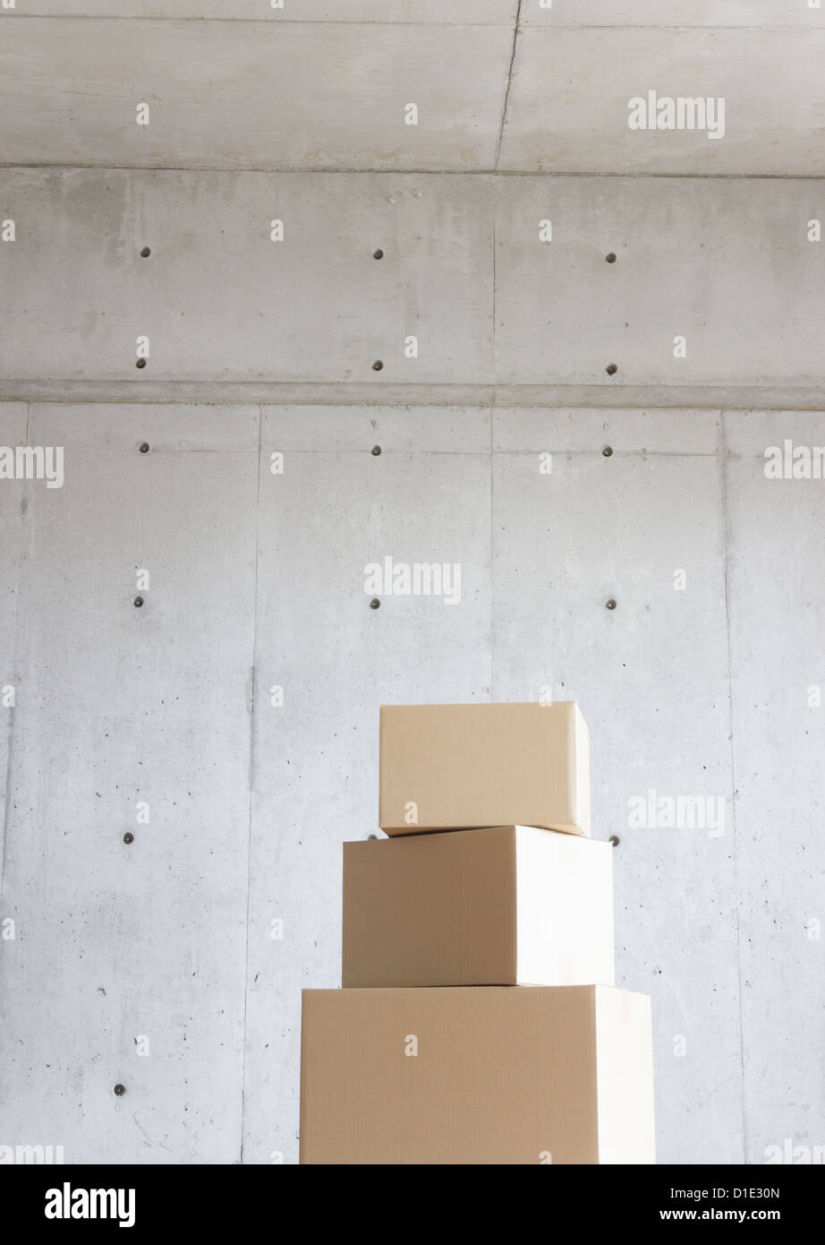 Concrete wall and cardboard boxes Stock Photo - Alamy