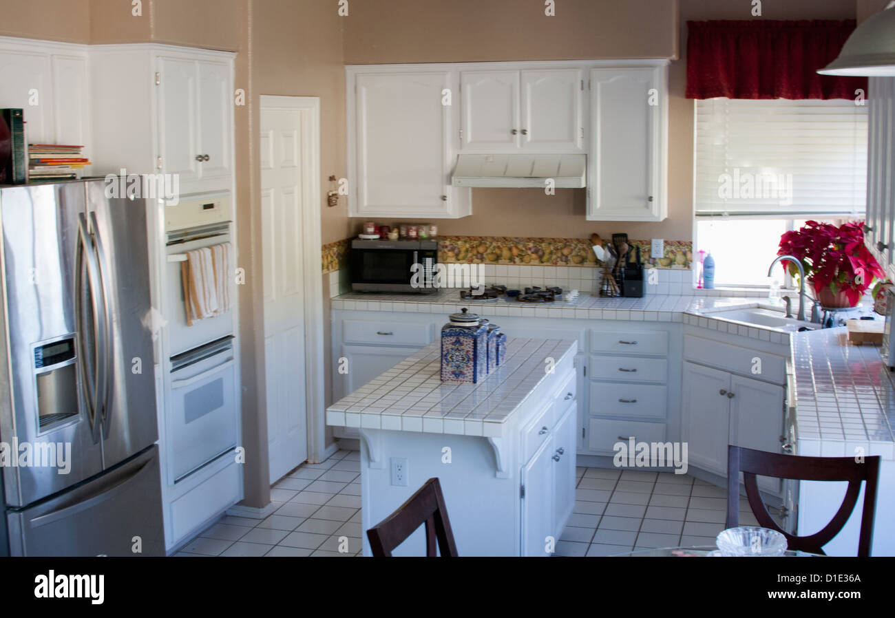 Average white kitchen; Trabuco Canyon; California; USA Stock Photo - Alamy