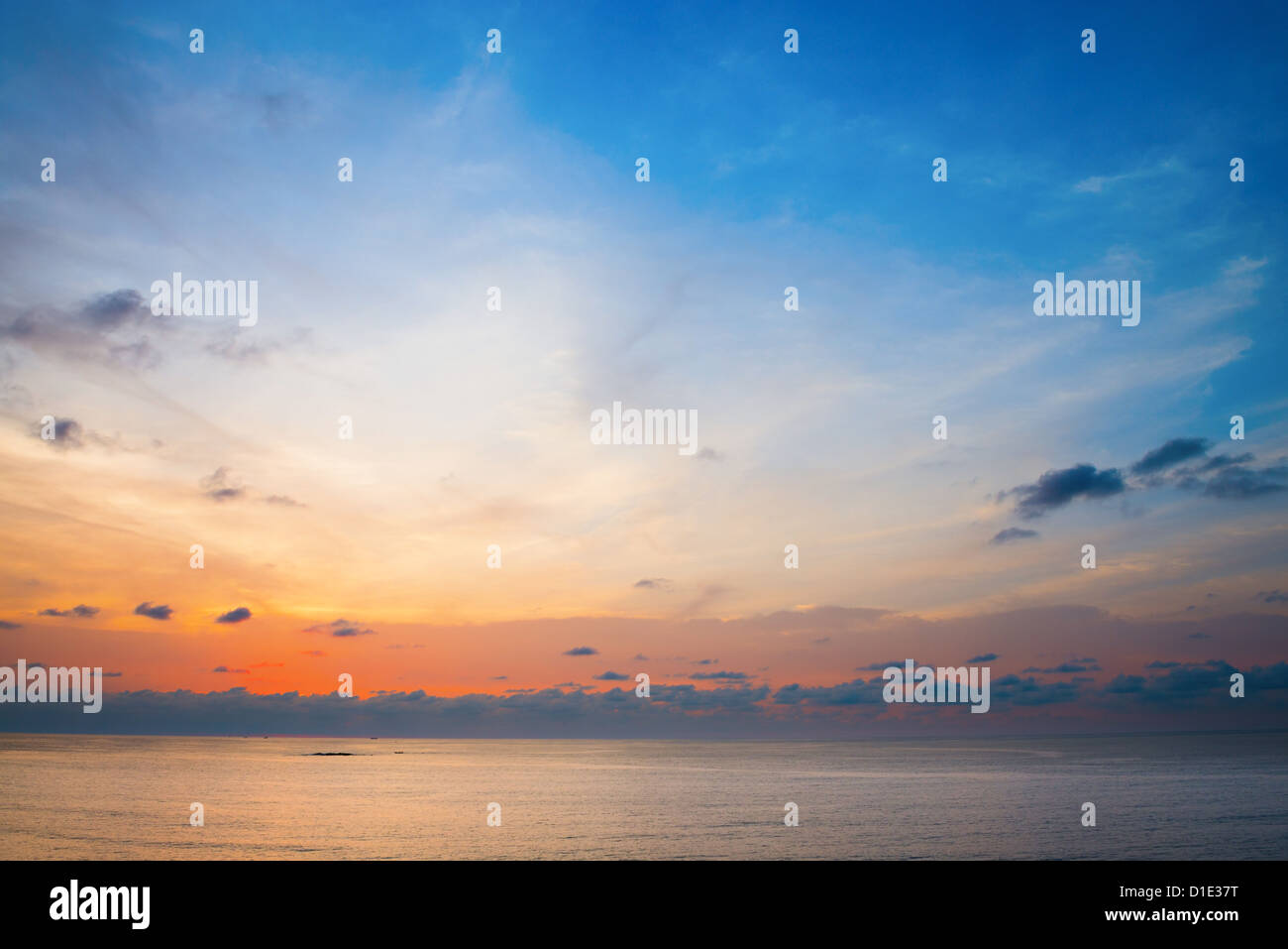 Blue and yellow sunset hi-res stock photography and images - Alamy