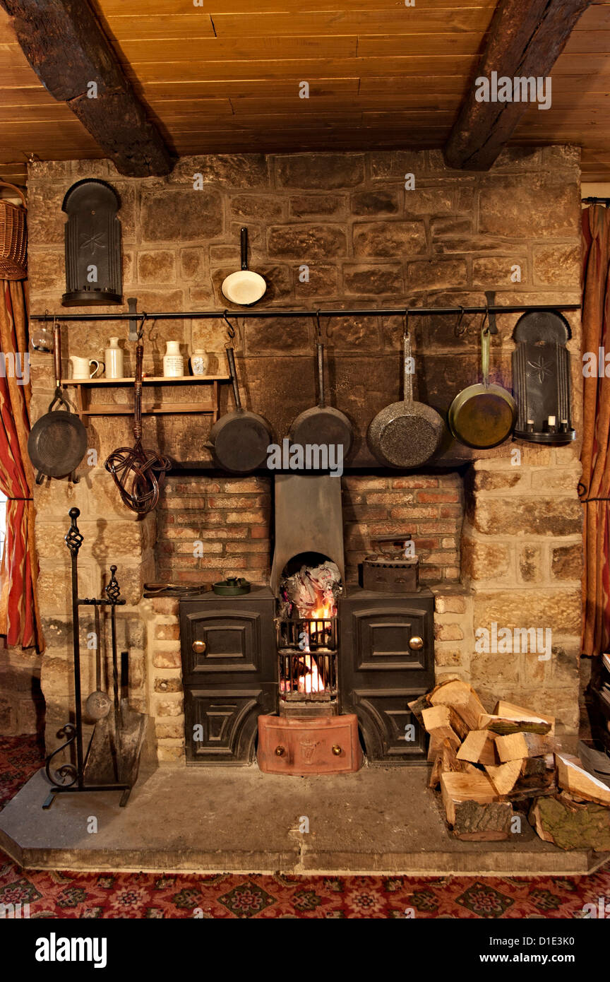 The square and compass pub interior fire hi-res stock photography and ...