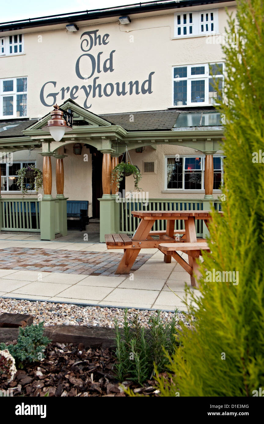 the old greyhound pub exterior Stock Photo - Alamy