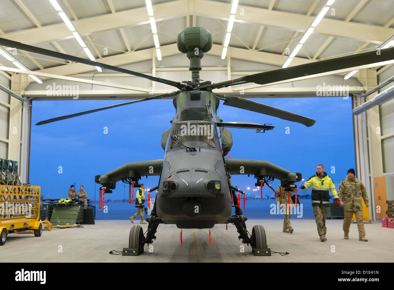 Soldiers of the German Army prepare a Eurocopter Tiger attack ...