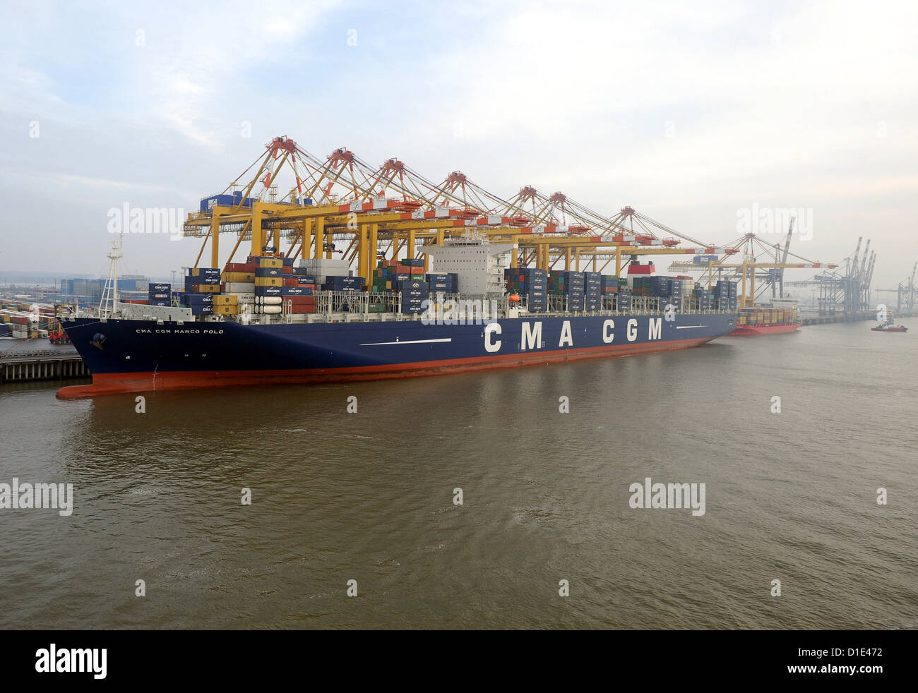 Worlds biggest ship hi-res stock photography and images - Alamy