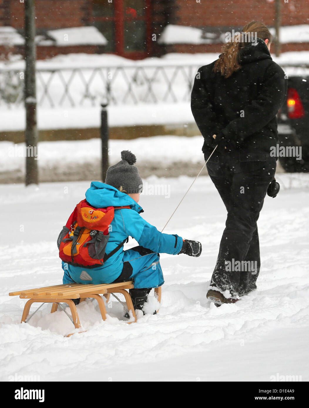 Pulls sledge through snow hi-res stock photography and images - Alamy