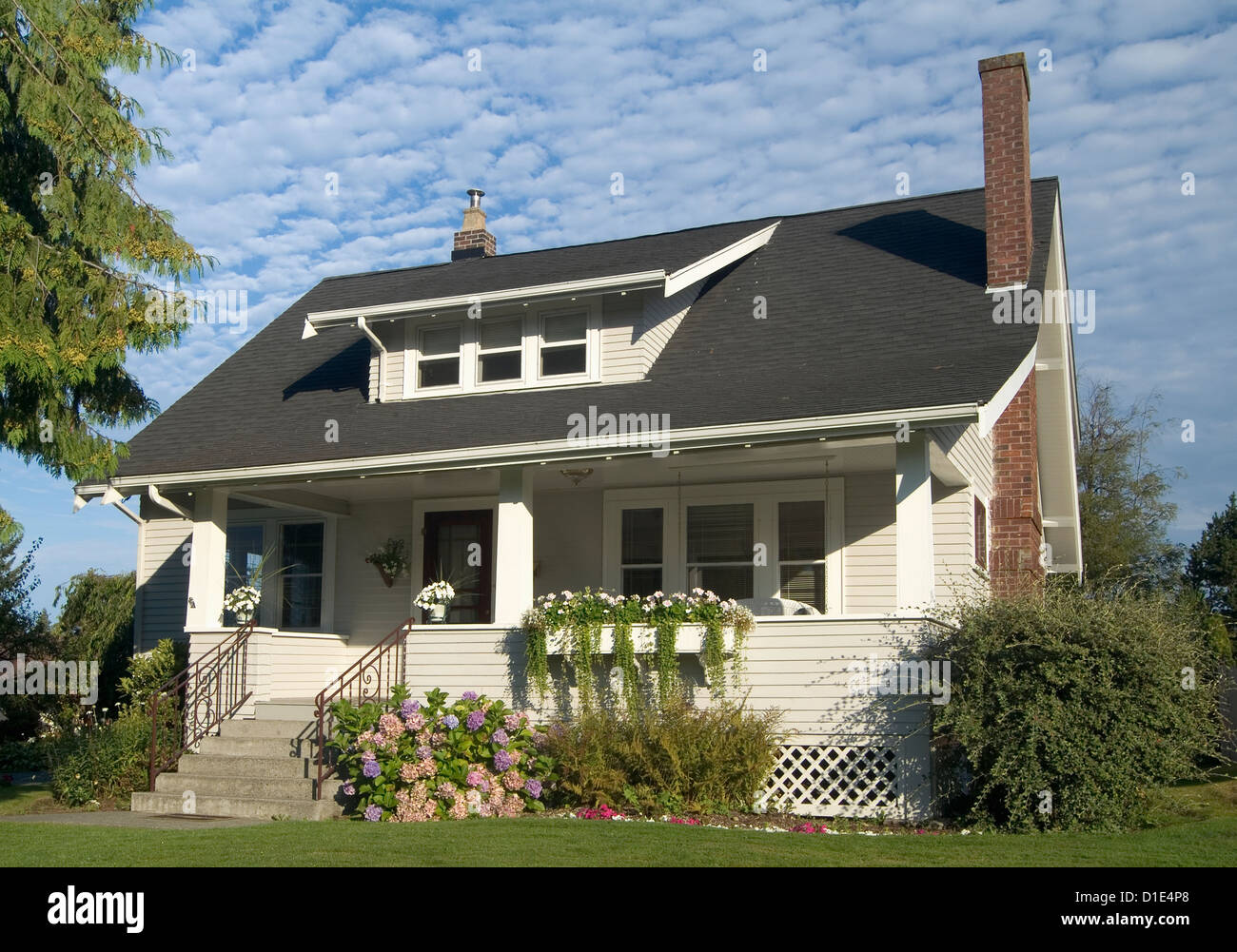 Two story structure hi-res stock photography and images - Alamy