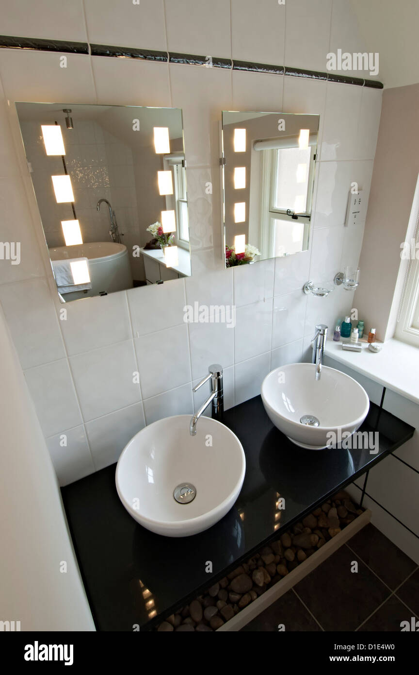 Pub toilet hi-res stock photography and images - Alamy
