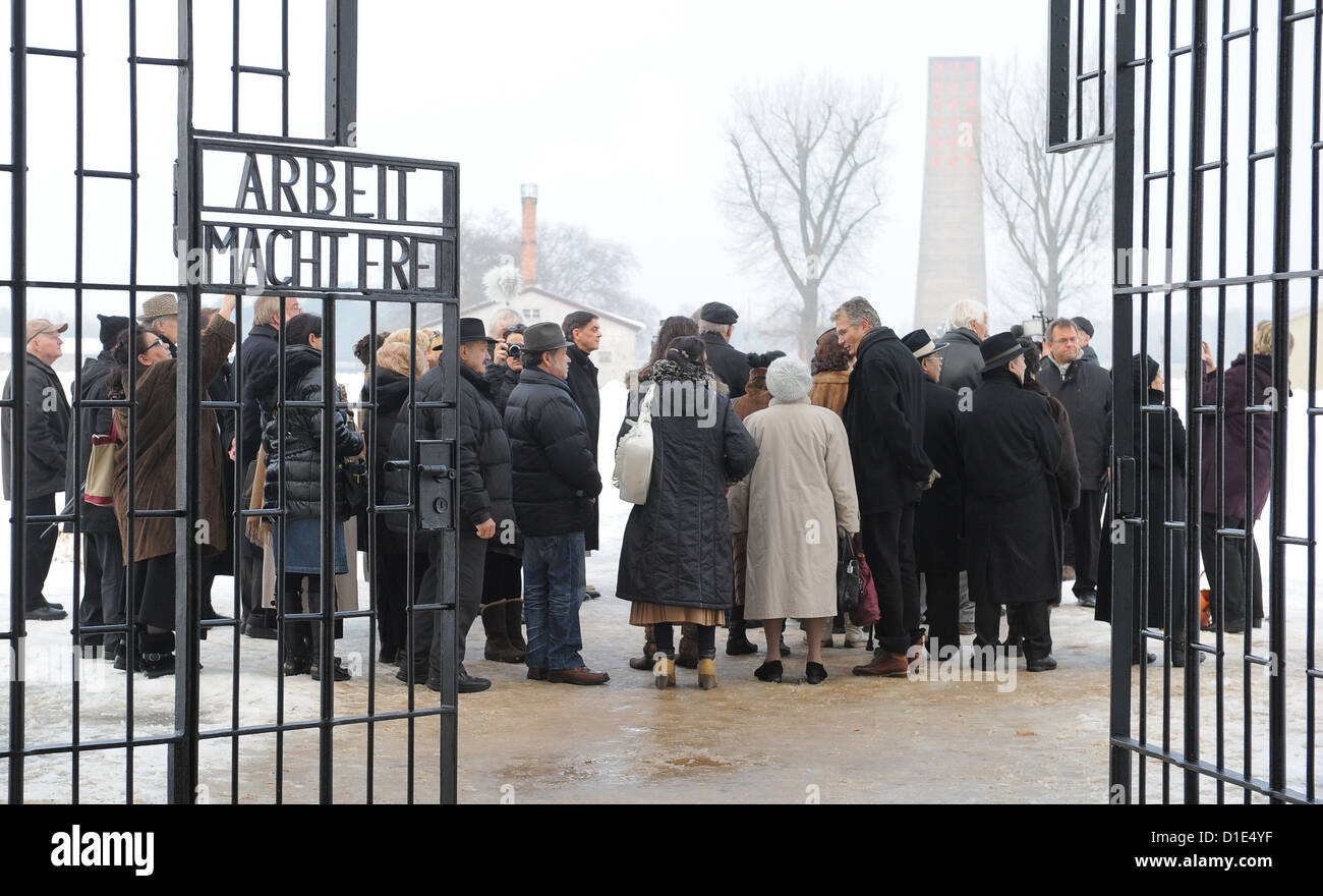 Family members and survivors of the genocide against the Sinti and Roma ...