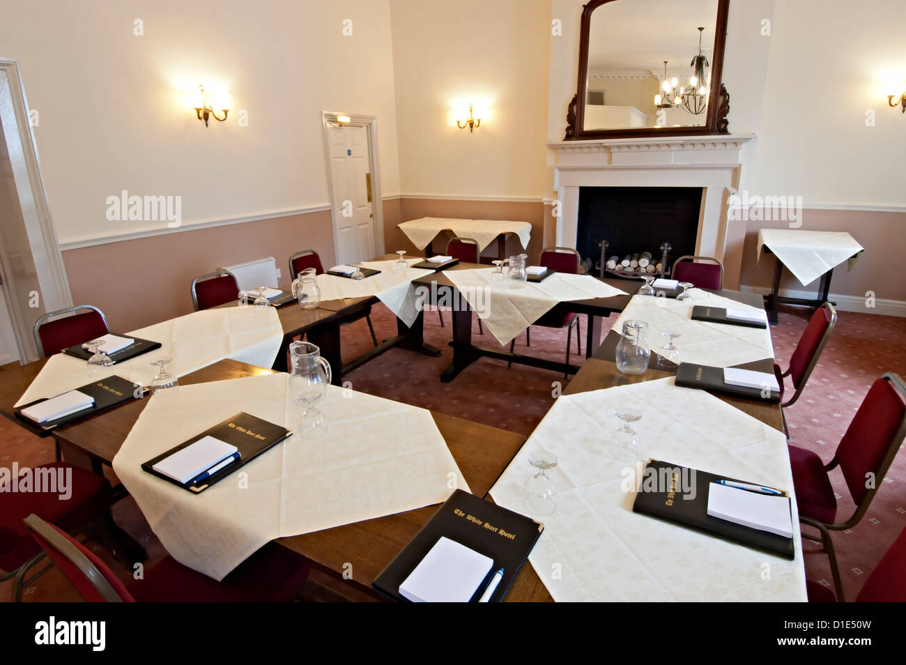 the whitehart pub meeting table conference function Stock Photo - Alamy