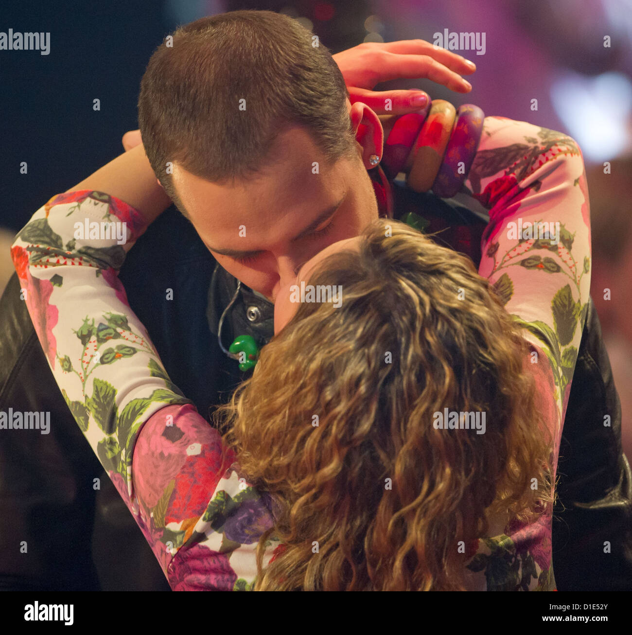 Singer Michael Lane from Team Xavier proposes to his girlfriend Melissa ...