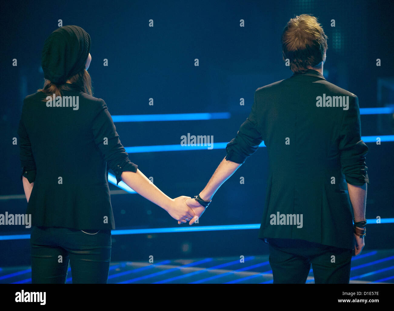 Singer Nick Howard from Team Rea stands together with Isabell Schmidt ...