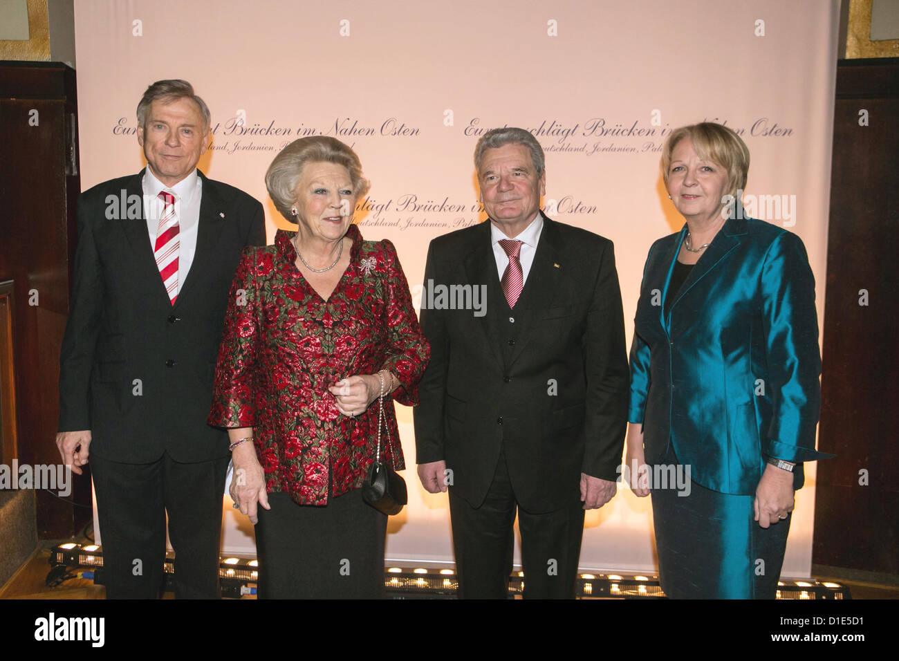 Der frühere israelische Botschafter in Deutschland, Avi Primor (l-r ...