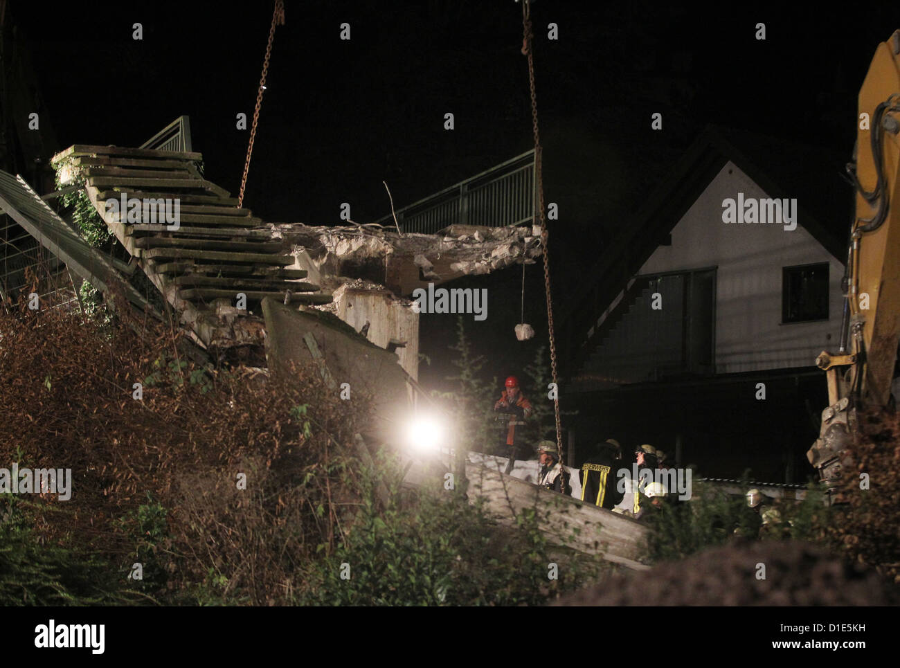 Rescue teams search for survivors after a footbridge collapse in Urbar ...