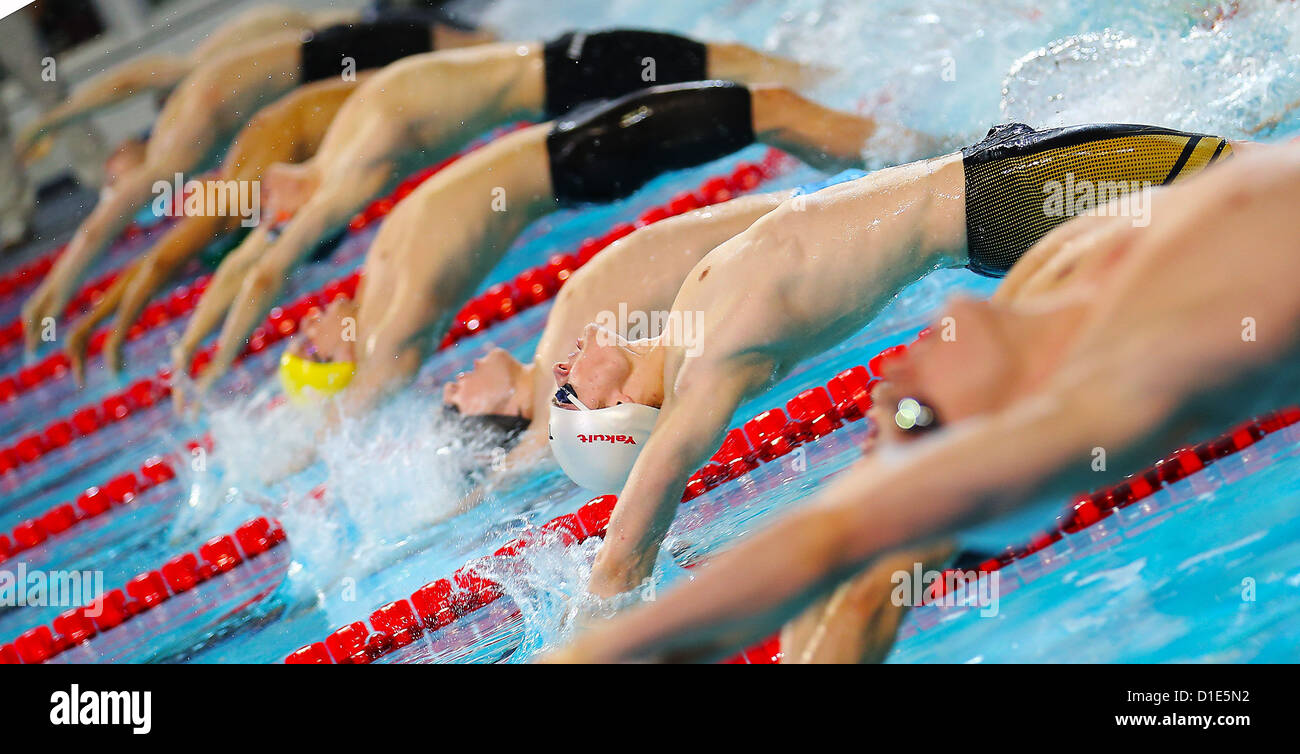 Mens backstroke start hi-res stock photography and images - Alamy