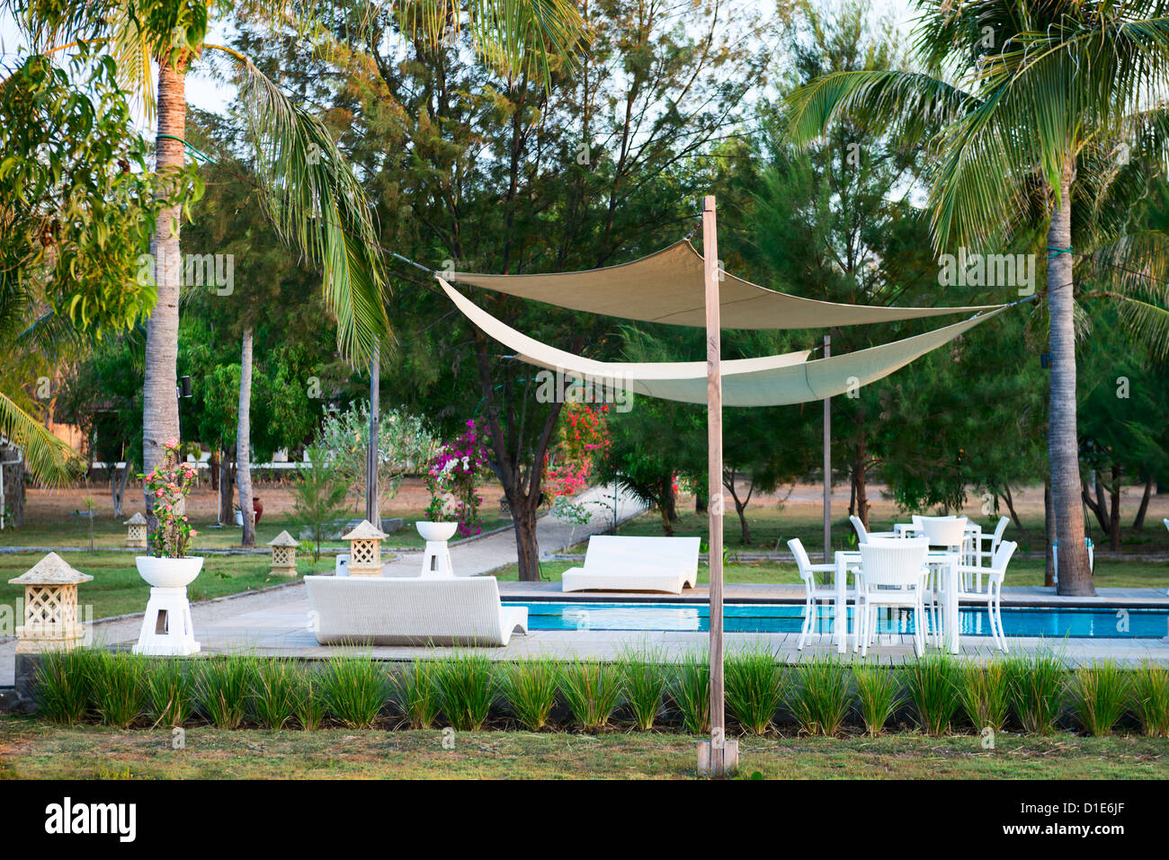 Pool chairs and tables hi-res stock photography and images - Alamy