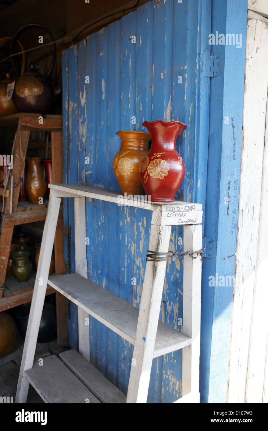 Entrance display stand for a pottery / ceramic shop in Pomaire, Chile ...