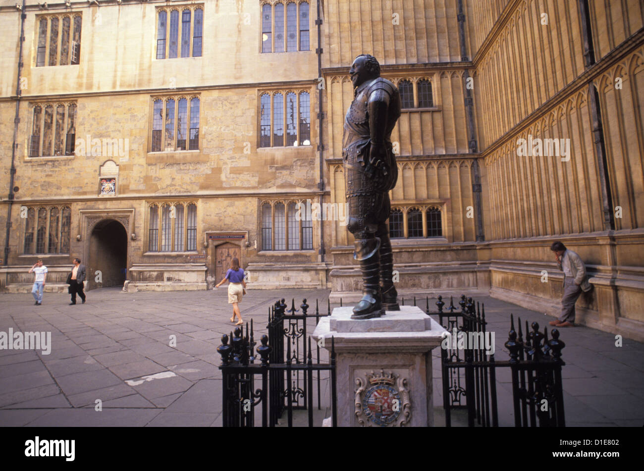 Students in the courtyard of the Bodleian Library, the statue of the ...